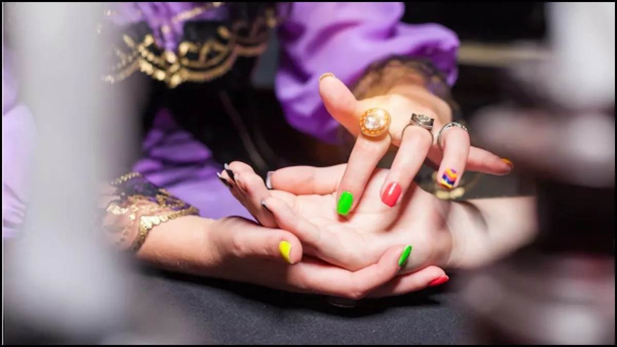 Rahu Rekha: अगर हाथों में हो राहु रेखा, तो बेहद भाग्यशाली होता है ...