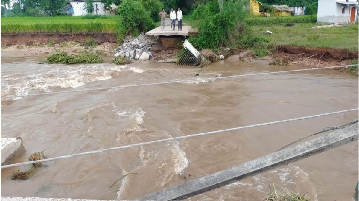 Balaghat News : चंदन नदी पर बना वैकल्पिक मार्ग तेज बहाव में बहा, कटंगी से लालबर्रा सड़क मार्ग ...