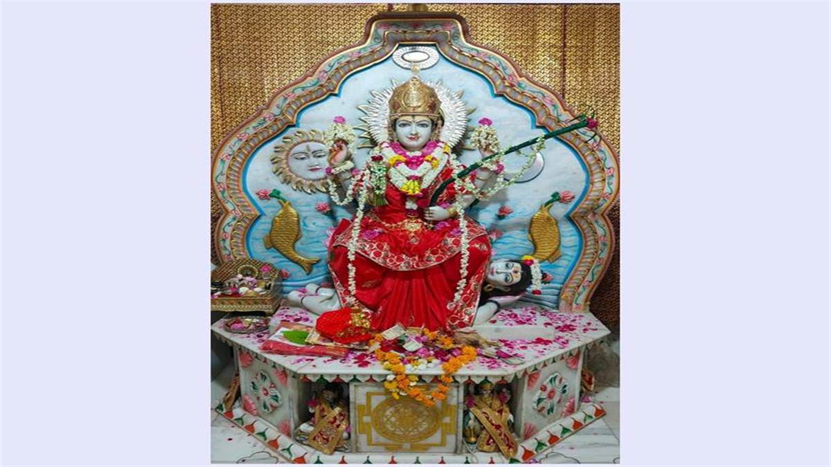 Indore News: सौर उर्जा से रोशन हो रहा साढ़े चार एकड़ में फैला मां ...