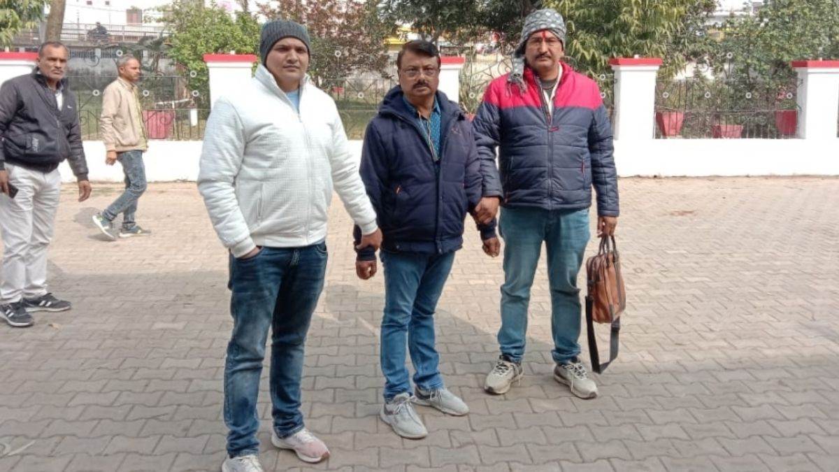 सतना में 14 हजार की रिश्वत लेते पकड़ा गया राजस्व निरीक्षक, रीवा EOW ने किया गिरफ्तार - RI caught ...