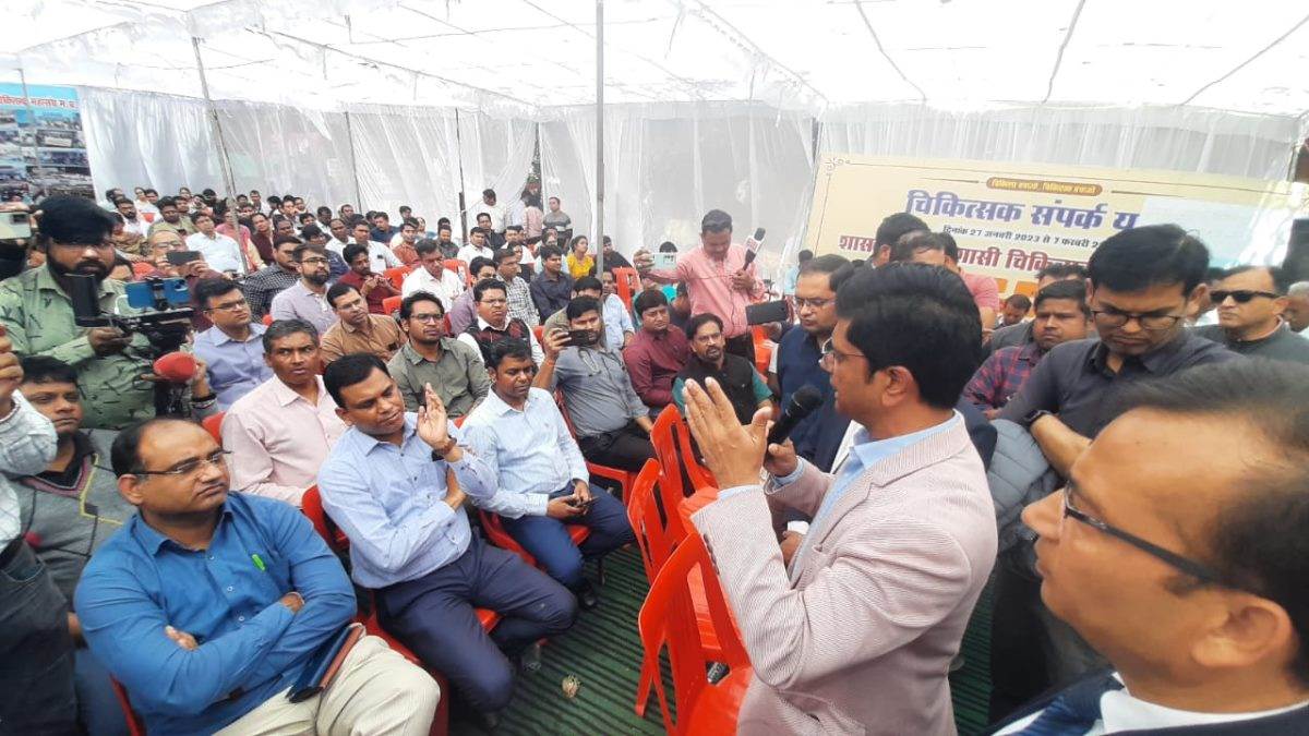 Doctors Strike in MP: सीएम शिवराज से चर्चा के बाद शासकीय चिकित्‍सकों की ...