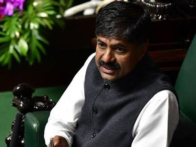 कर्नाटक विधानसभा में अविश्वास प्रस्ताव से पहले ही डिप्टी स्पीकर M ...