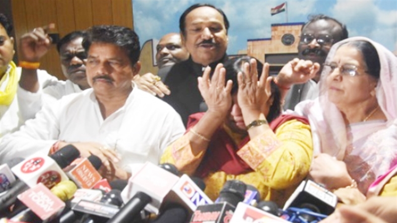 MP Assembly : आदिवासी युवती की मौत के मामले में दूसरे दिन भी हंगामा ...