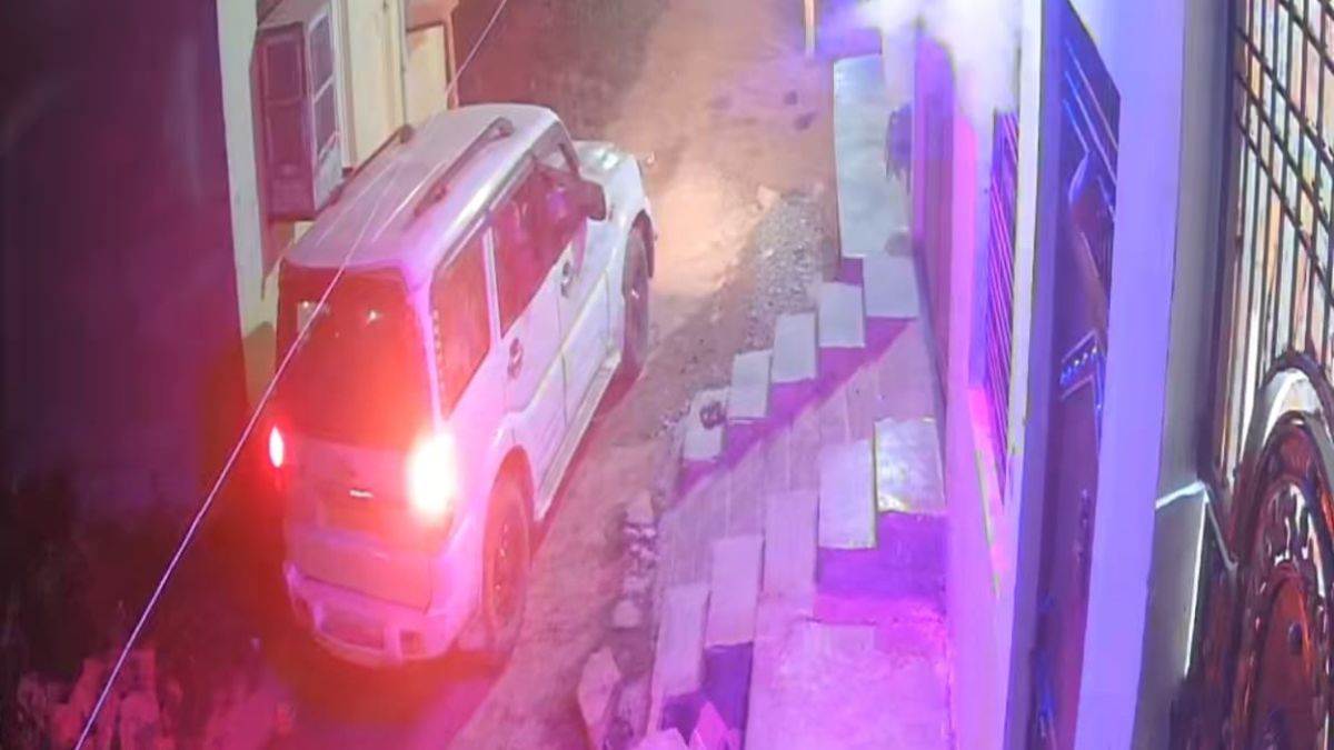 Morena Crime News: मुरैना में कार सवारों ने घर पर बरसाईं गोलियां, पुलिस ...