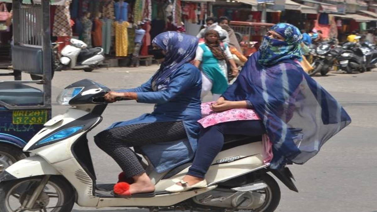 MP Weather Update: खजुराहो और राजगढ़ में 43 ड‍िग्री के पार हुआ पारा, अब रहेगा गर्मी का जोर