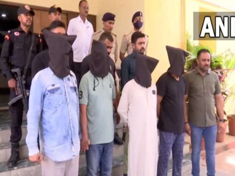 गुजरात ATS ने 1993 के मुंबई बम धमाकों में चार फरार आतंकियों को पकड़ा ...