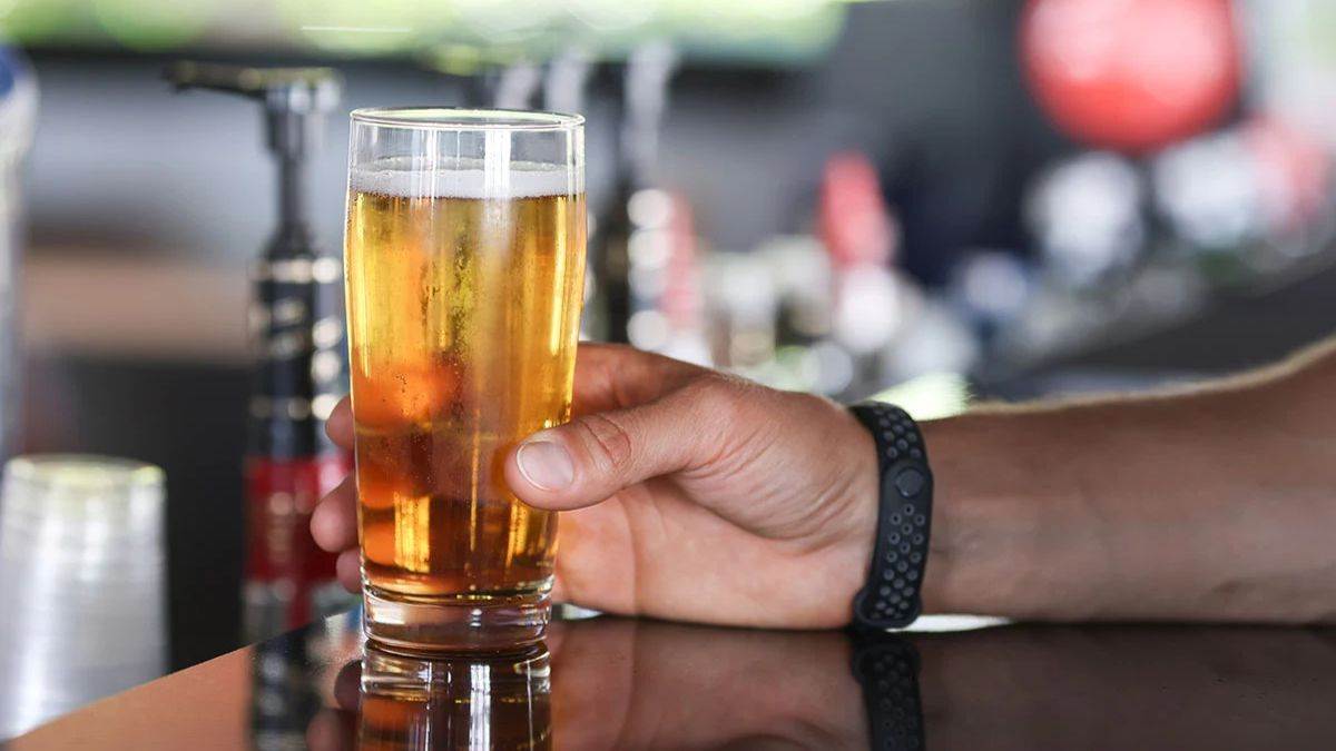 Beer Side Effects: गर्मी में बीयर से साथ न खाएं ये चीजें, इन अंगों पर ...