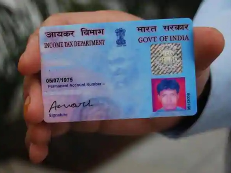 सिर्फ एक Tweet पर Pan Card से जुड़ी हर परेशानी का हो सकता है हल, जानें ...