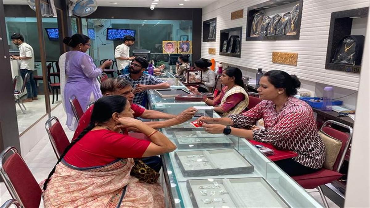 Dewas Market: पुष्य नक्षत्र पर आटोमोबाइल और आभूषणों की बिक्री से दमकेगा ...