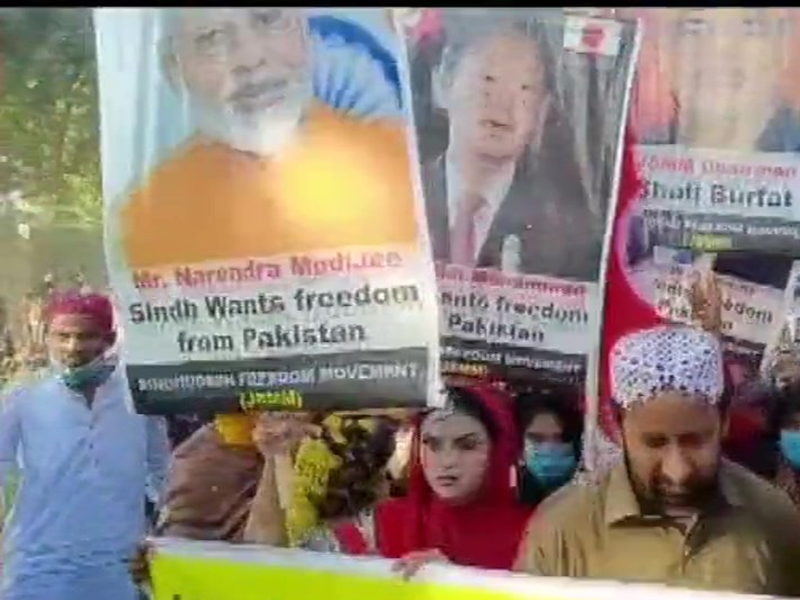 VIDEO: पीएम मोदी के पोस्टर लेकर पाकिस्तान के सिंध में निकली आजादी वाली ...