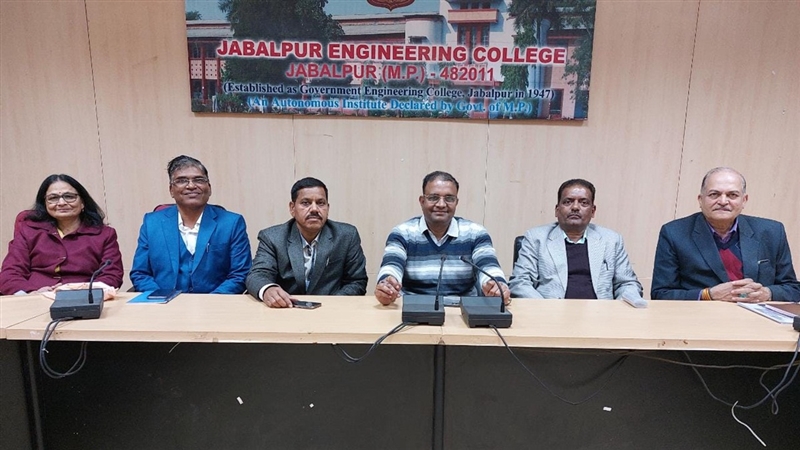 Jabalpur News : नए उपकरण जर्जर भवनों के जीर्णोद्धार के प्रस्तावों को मिली मंजूरी - Proposals for ...