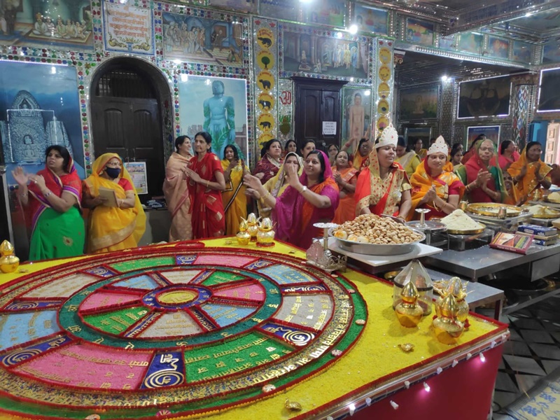 Digambar Jain Samaj Indore : इंद्र-इंद्राणी बन की सिद्धों की आराधना ...