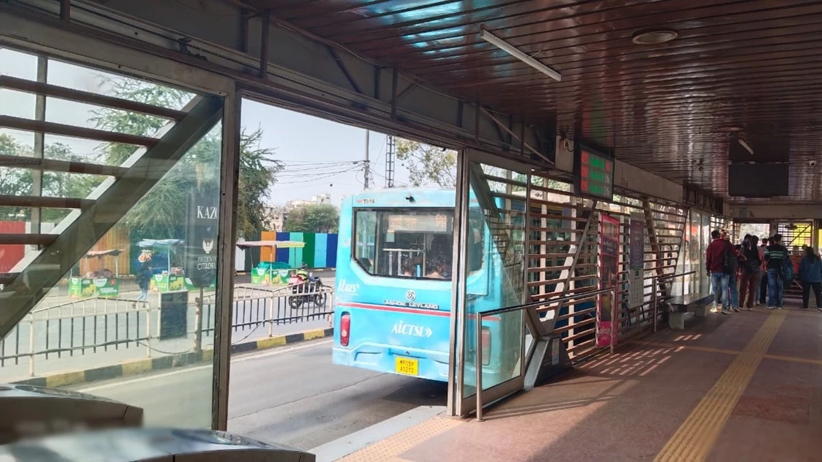 Indore News: बीआरटीएस कॉरिडोर को तोड़कर रोड साइड बनेंगे 40 नए बस स्टाप ...