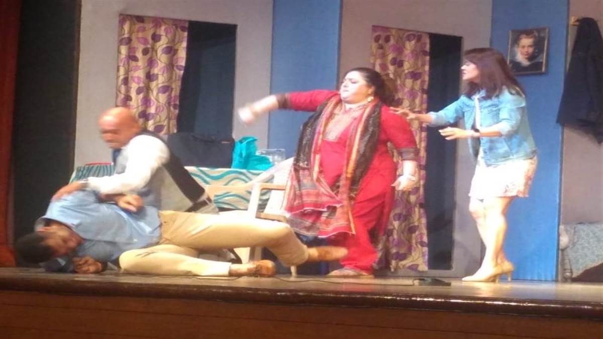 Rang Number Drama : इंदौर में हंसी-ठहाकों के बीच कलाकारों की दमदार ...