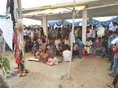 ग्रामीणों ने अच्छी बारिश की आस लेकर की लिंगो बाबा की पूजा - Villagers ...