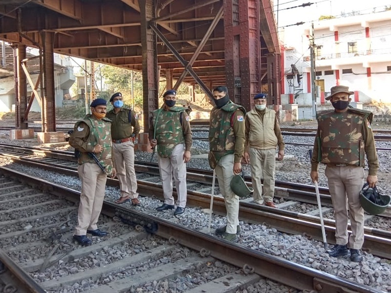 Gwalior RPF News: ट्रेनों में अपराध पर लगाम के साथ दिया आरपीएफ को ...
