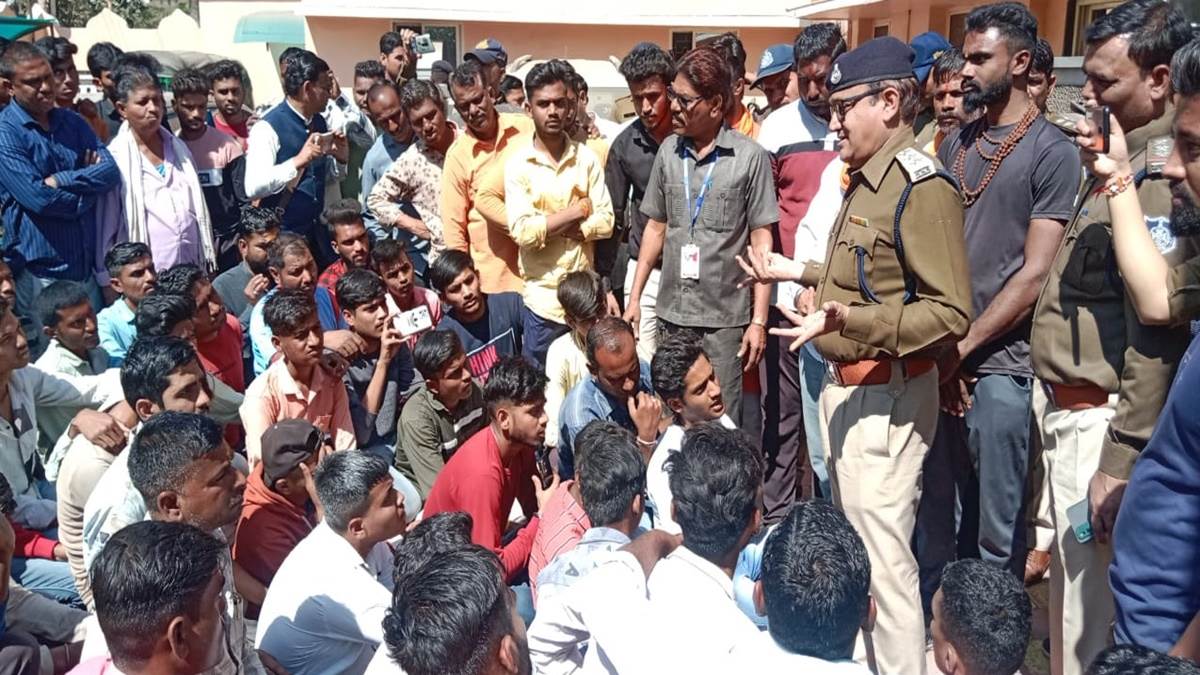 Burhanpur News: शिवाजी जयंती के बैनर व टेंट में आग लगाने से भड़के ...