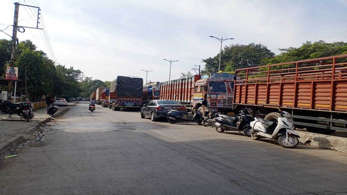 Indore Bus Stand: इंदौर में बिना सुविधाएं जुटाए बसों को बाहर करने की ...