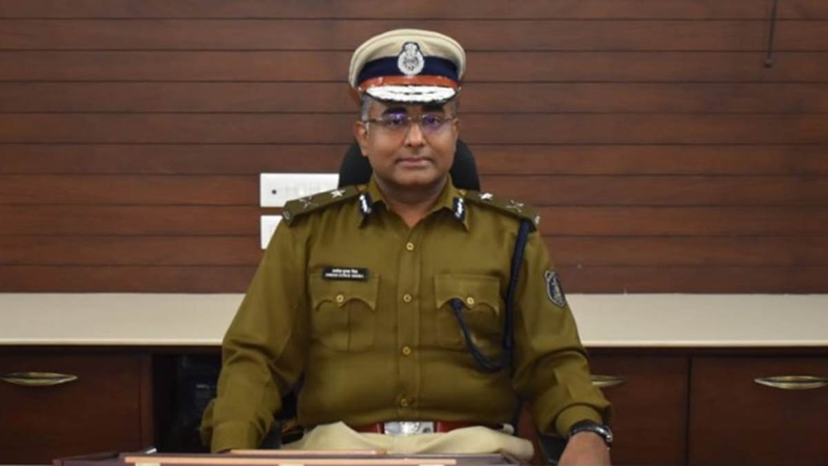 Chhattisgarh डीएम अवस्थी EOW- ACB के प्रभार से मुक्‍त, अमरेश मिश्रा को मिली जिम्‍मेदारी - IPS DM ...