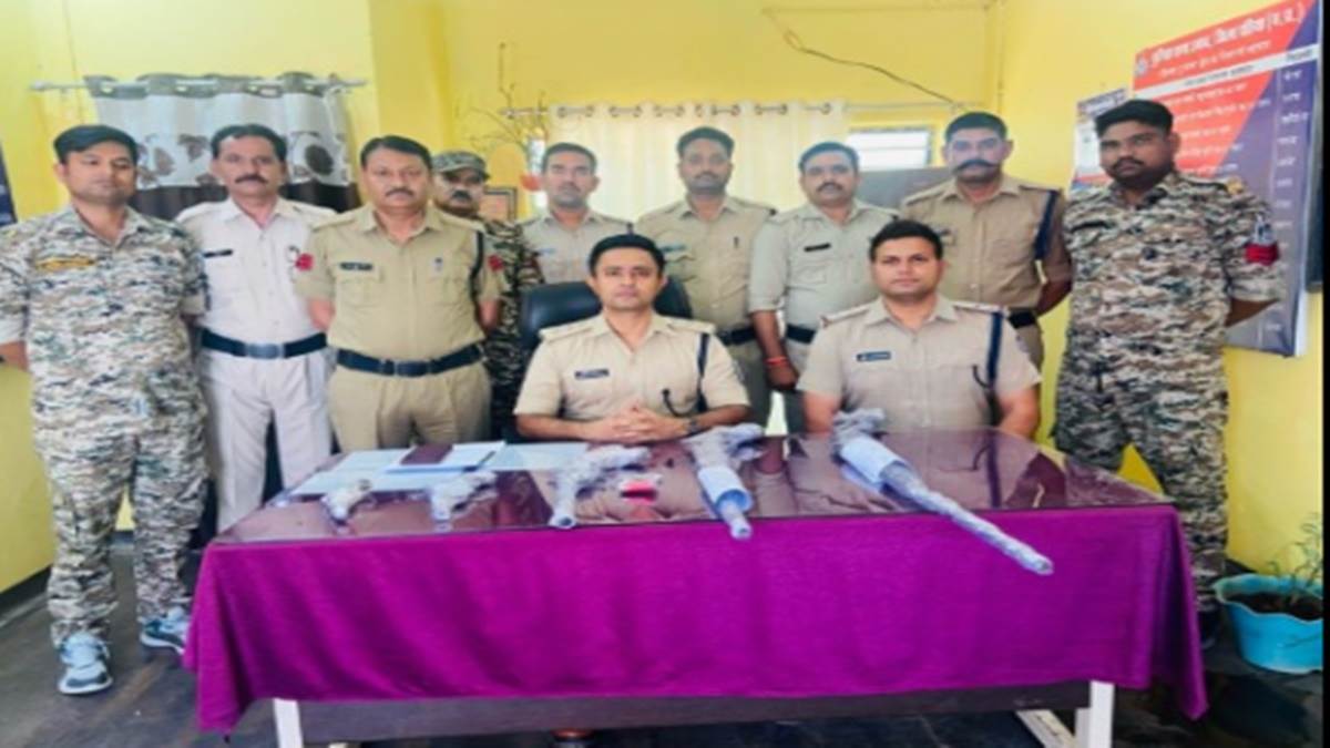 Datia Crime News: हथियारों की तस्करी करने जा रहे बाइक सवार बदमाश गिरफ्तार