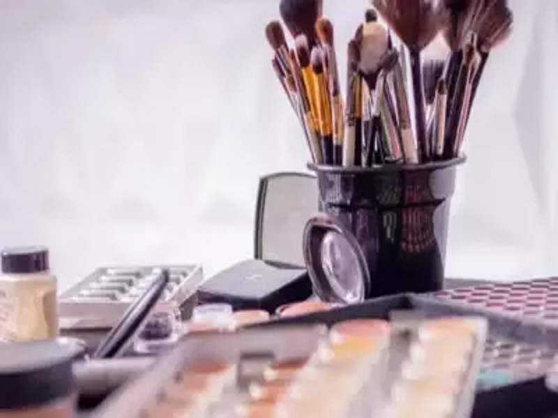 World News: पाकिस्तान की अर्थव्यवस्था में लगा ब्रेक, कई सामानों के ...