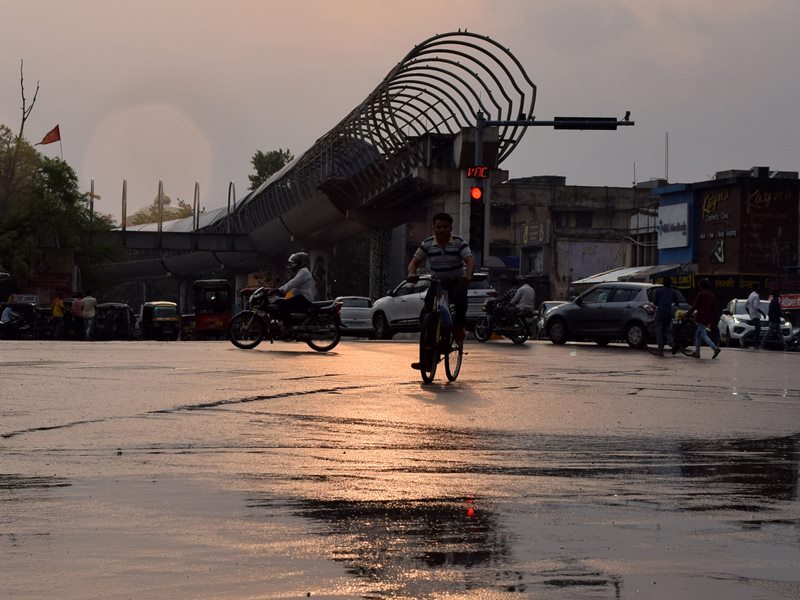 Chhattisgarh Weather forecost : आज भी अंधड़ के साथ होगी बारिश, गिरेगा ...