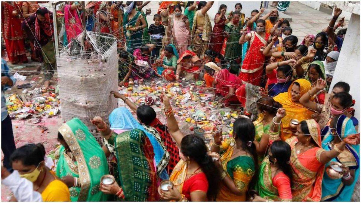 Vat Savitri Vrat 2023: वट सावित्री व्रत आज, जानिए पूजा विधि, शुभ ...