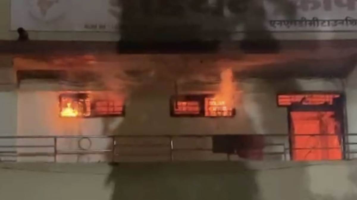 Dantewada: इंडियन काफी हाउस में लगी भीषण आग, किचन में हुआ ब्‍लास्‍ट ...