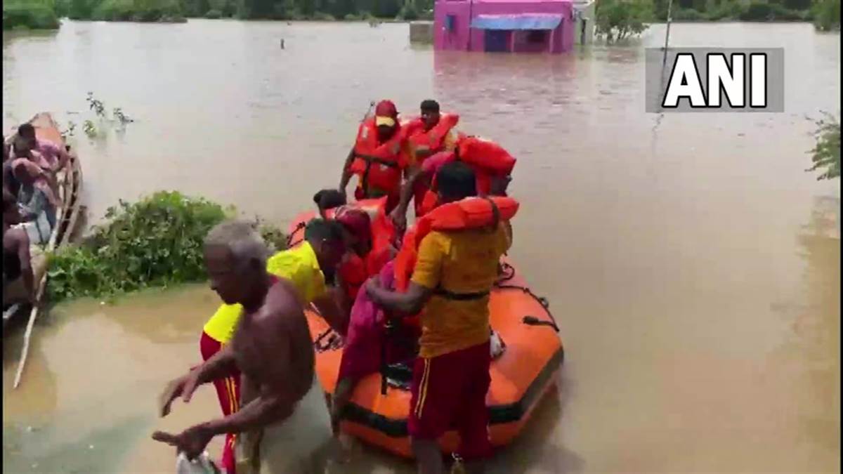 Odisha Flood: ओडिशा 10 जिलों में बाढ़ का कहर, 4.5 लाख से ज्यादा ...