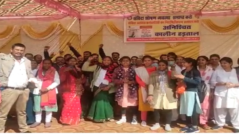 Shahdol News : हड़ताल पर चले गए संविदा स्वास्थ्य कर्मचारी जयस्तंभ चौक ...