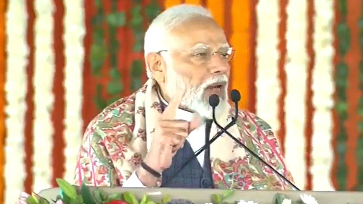 Jammu: पीएम मोदी ने दी 32,000 करोड़ रुपए की योजनाओं की सौगात, संबोधन ... Jammu: पीएम मोदी ने दी 32,000 करोड़ रुपए की योजनाओं की सौगात, संबोधन ...