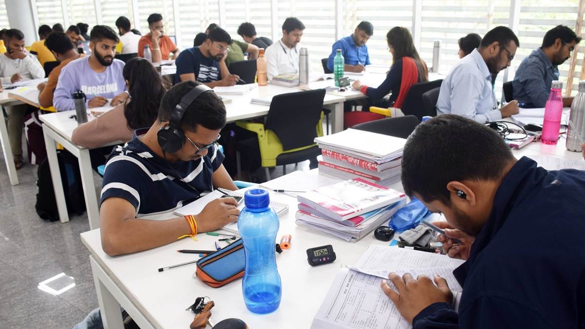 यह हाईटेक लाइब्रेरी युवाओं की है पहली पसंद, 50 हजार पुस्तकें मौजूद, वाई ...