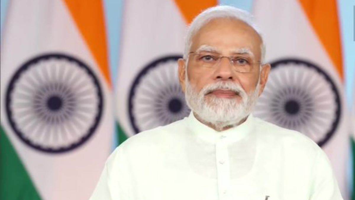 PM Modi In Srinagar : PM मोदी डल झील के किनारे करेंगे योगा, जम्मू-कश्मीर की झोली में आएंगी 1500 ...