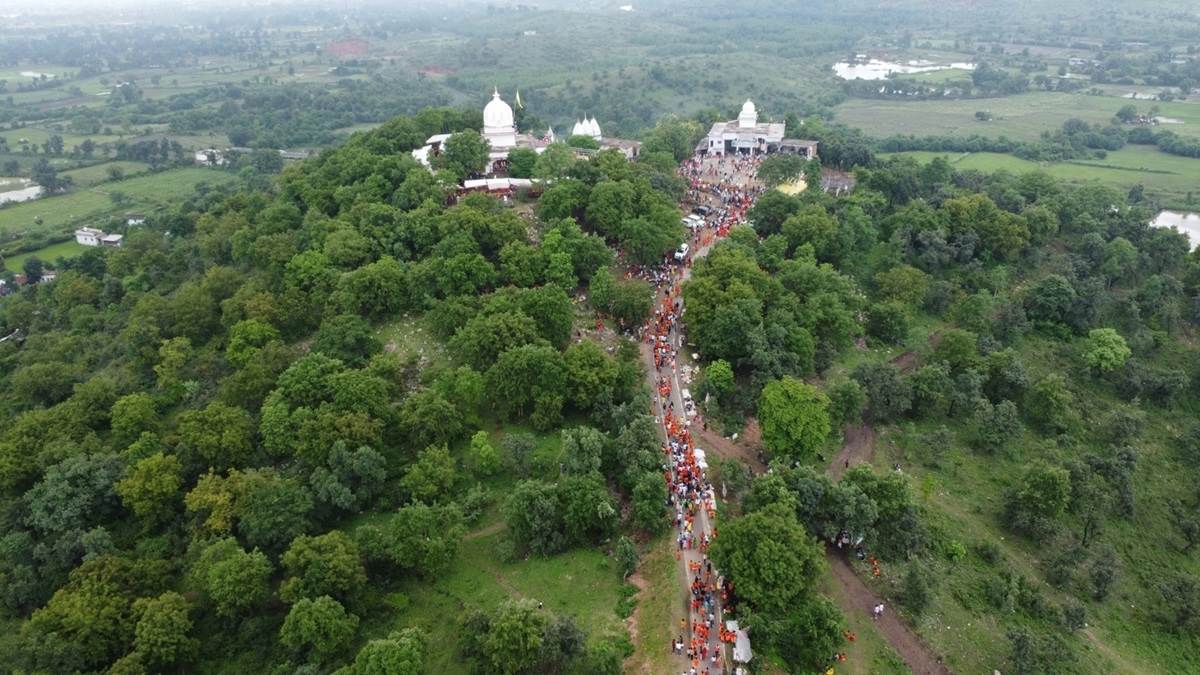 Kailashdham In Jabalpur : 'कैलाश' में विराजे शिव, पत्थरीली पहाड़ी में ...