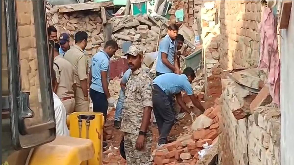 Morena Pataka Factory Blast: मुरैना में पटाखों में धमाके से मकान ढहने ...