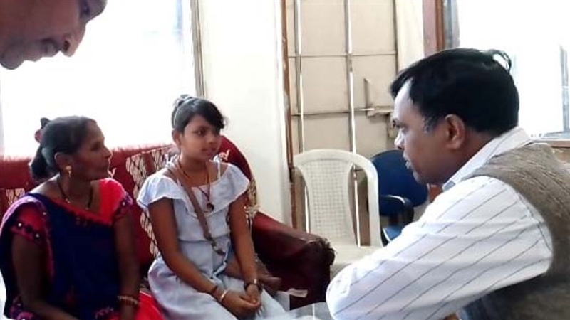 Ratlam News: रतलाम में फीस बाकी होने पर छात्रा को निकाला कलेक्टर पहुंचे ...