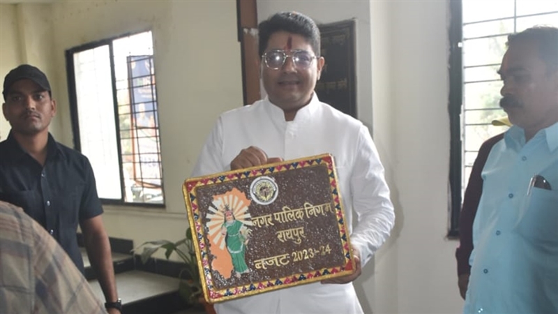 Raipur Nigam Budget: महापौर एजाज ढेबर ने पेश किया रायपुर नगर निगम का ...
