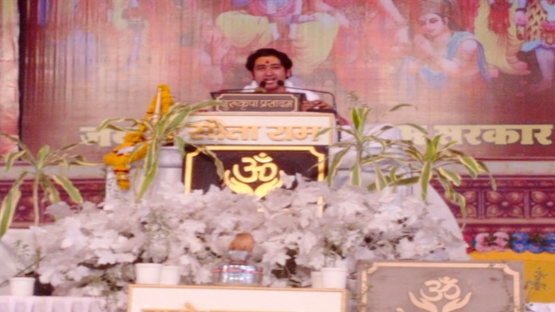 Ram Katha in Indore : न्याय मार्ग पर चलने वालों के संबंध बन जाते हैं ...