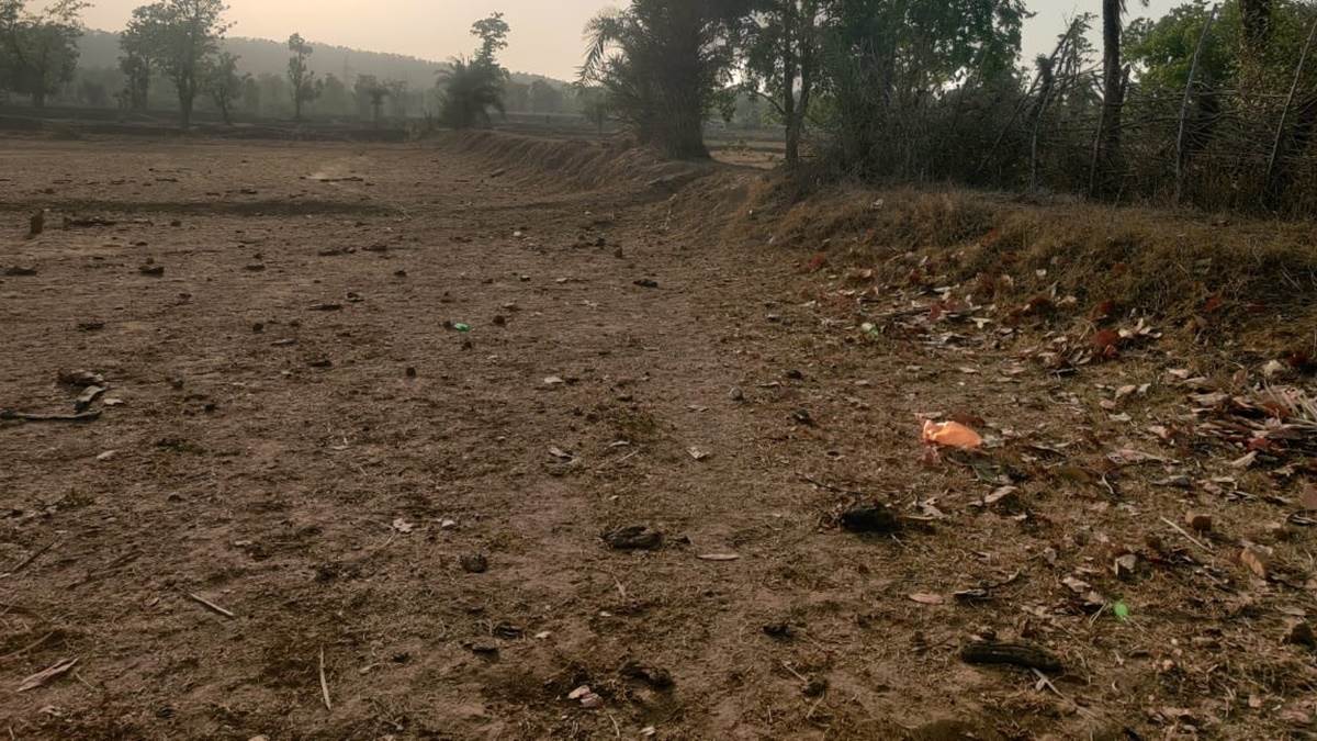 Kanker: बड़गांव में शव को मुक्तिधाम तक पहुंचाने नहीं है जाने का रास्ता ...