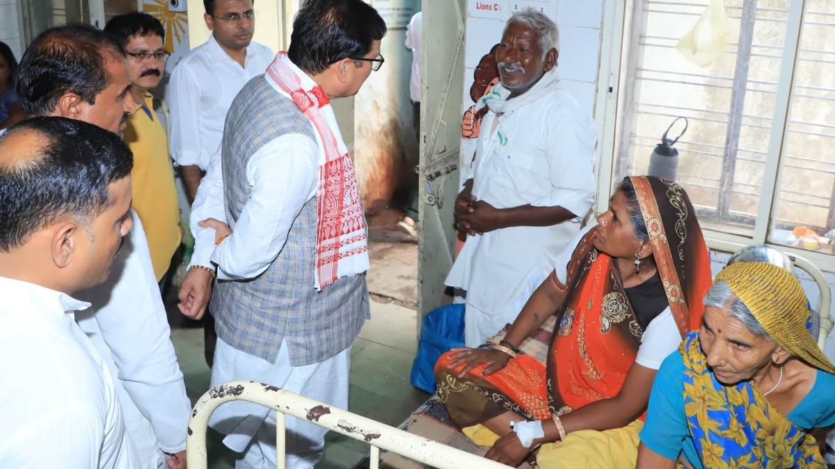 Rajgarh News: अस्पताल में निरीक्षण करने पहुंचे मंत्री, प्रसूताएं व ...