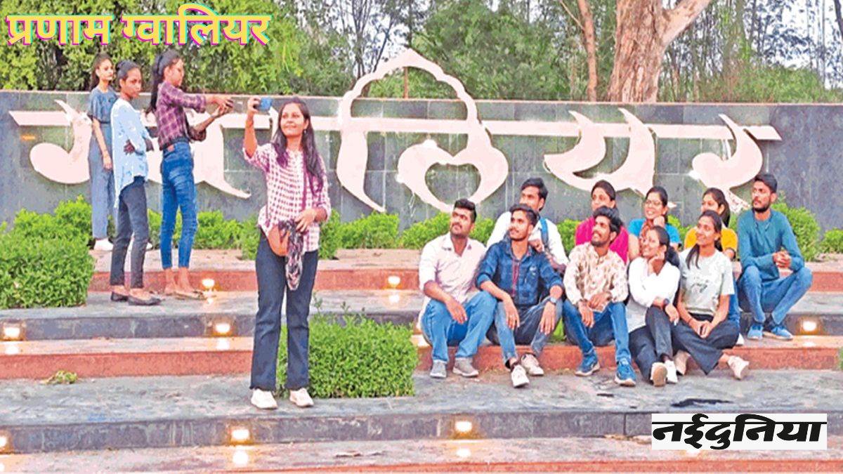 Pranam Gwalior: प्रियंका गांधी रानी लक्ष्मीबाई की समाधि पर श्रद्धासुमन ...