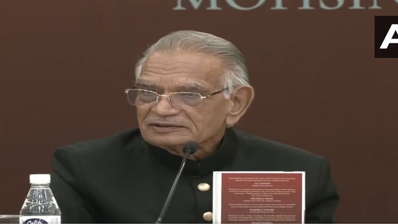 विवादित बयानों को लेकर पूर्व गृहमंत्री शिवराज पाटिल ने दी सफाई कहा- मैं ... विवादित बयानों को लेकर पूर्व गृहमंत्री शिवराज पाटिल ने दी सफाई कहा- मैं ...