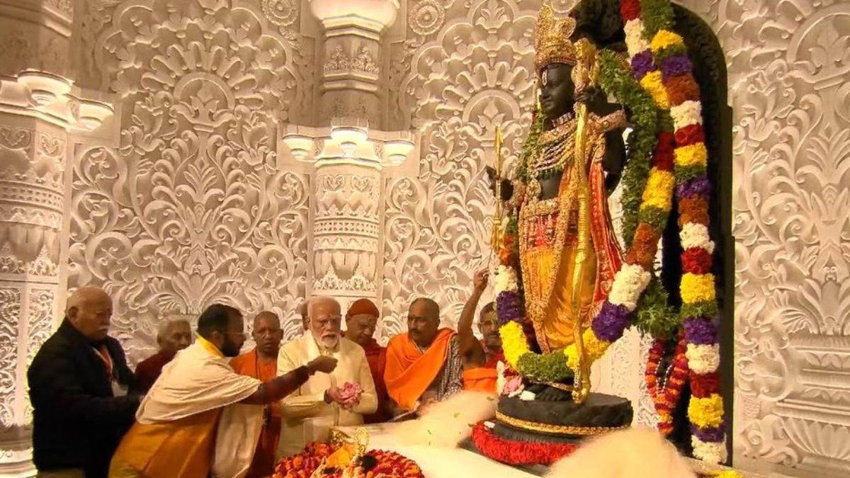 Ram Mandir Pran Pratishtha: राम लला की पहली झलक सामने आते ही धन्य हो ... Ram Mandir Pran Pratishtha: राम लला की पहली झलक सामने आते ही धन्य हो ...