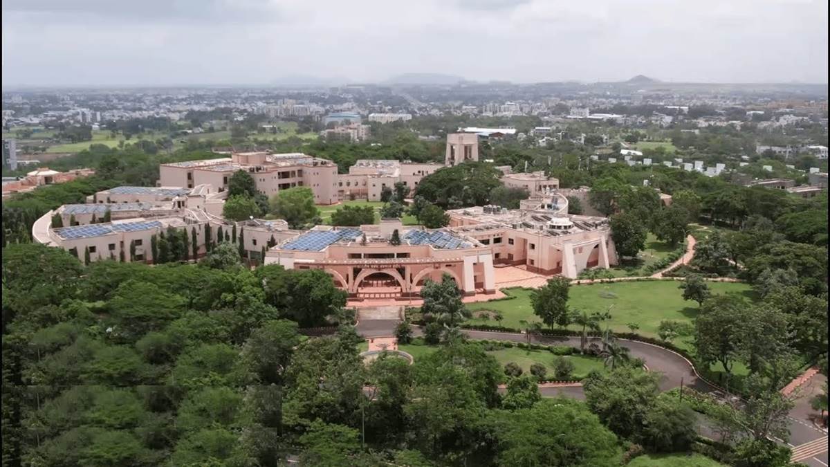 IIM Indore: आक्सीजन का ओपन प्लांट बना आइआइएम इंदौर, प्रदूषण का स्तर ...