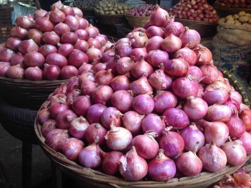 Onion Potato Prices: 100 रुपए किलो से 10 रुपए किलो पर आ गया प्याज ...