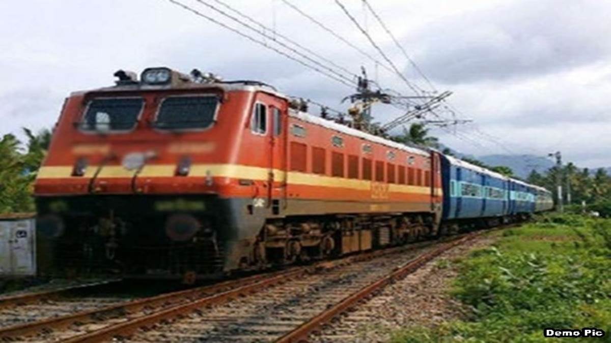 कटनी रेलमार्ग अब तक नहीं हुआ सामान्य, रद रही ट्रेनें - Katni railroad ...