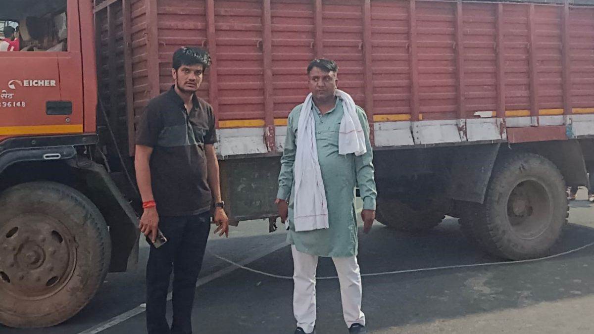 Ujjain News: पुलिस ने पकड़ा मवेशियों की हड्डियों से भरा ट्रक, ड्राइवर ...