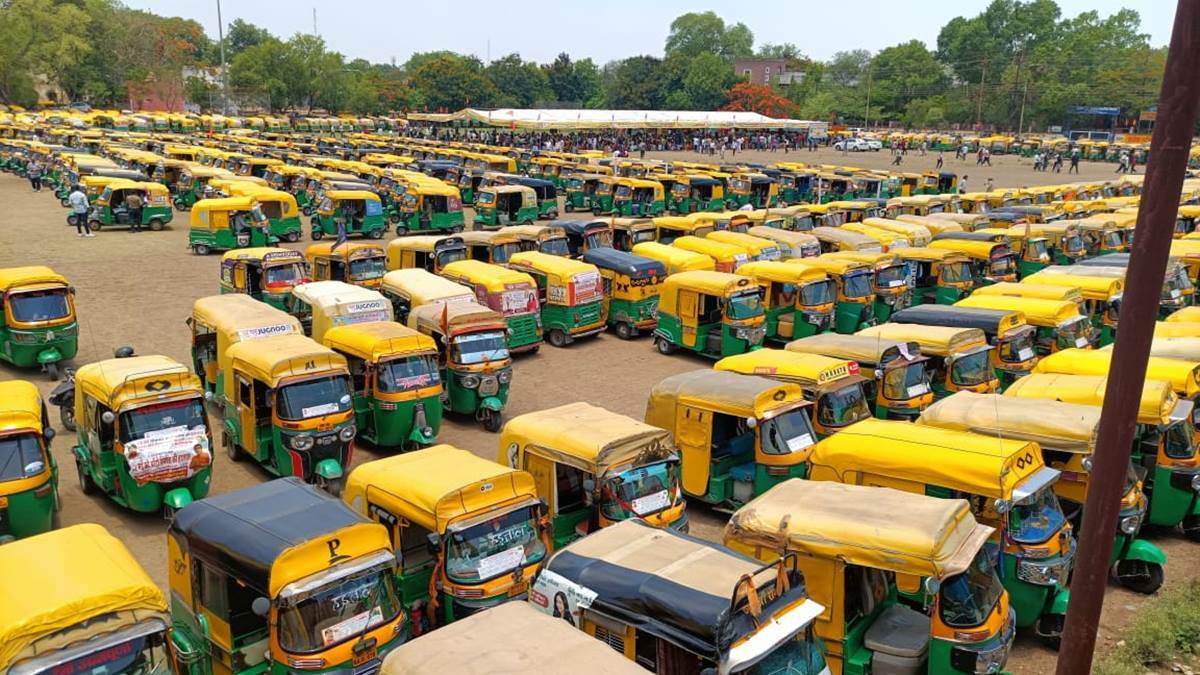 Auto Rickshaw Strike: ई-रिक्शा के रूट तय करने को लेकर इंदौर में आटो ...