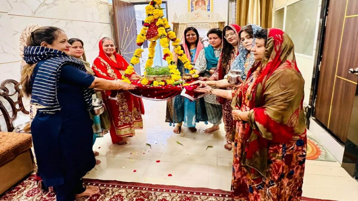 करवा चौथ की तरह भोपाल में मना तीजड़ी पर्व झूला झूलने की रस्म अदा की Teejri Festival
