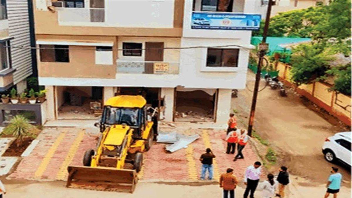 Indore News: इंदौर में भूमाफियाओं के अतिक्रमण से मुक्त कराई जमीन पर ...